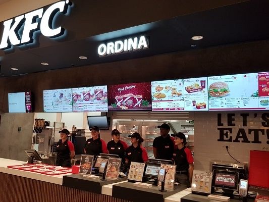 KFC ha aperto a I Gigli, il fast food del pollo fritto è arrivato in ...