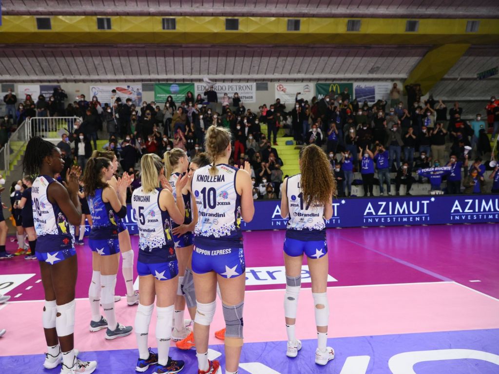 Volley, il derby di Firenze: la Savino supera il Bisonte in quattro set