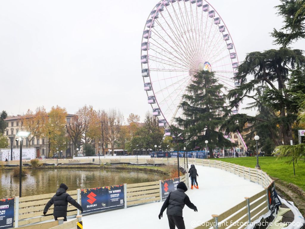Firenze, tornano la ruota panoramica e la pista di pattinaggio alla ...