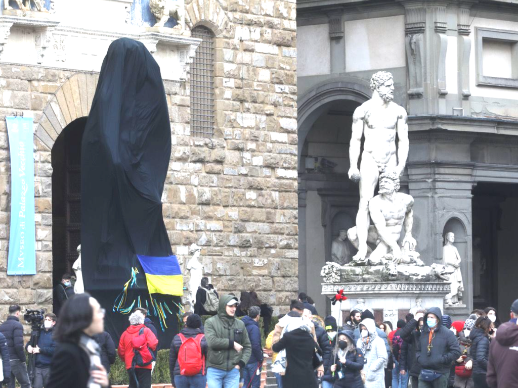 Danni al David per l’incendio del drappo, il Comune ottiene un ...