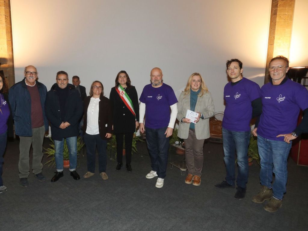 Nuoto, presentata a Palazzo Vecchio la squadra della 'Viola Swim Team'