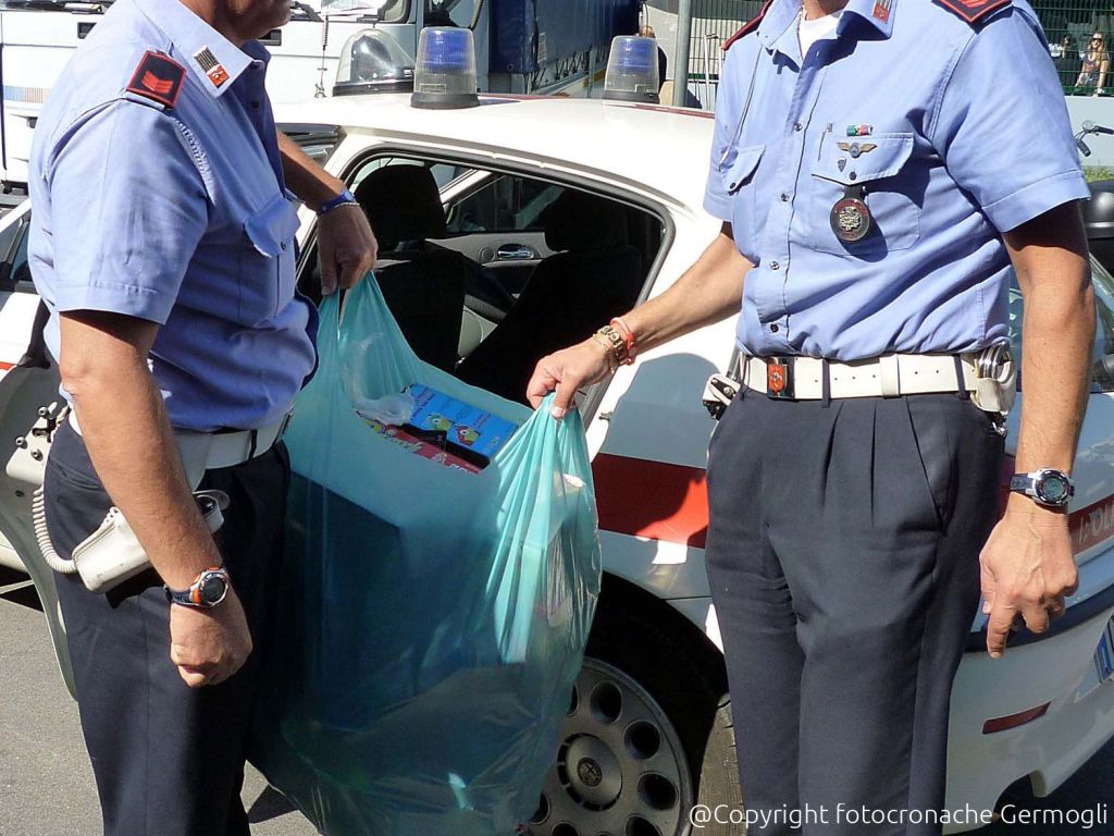 Abusivismo commerciale, potenziati i controlli della Polizia Municipale in centro a Firenze