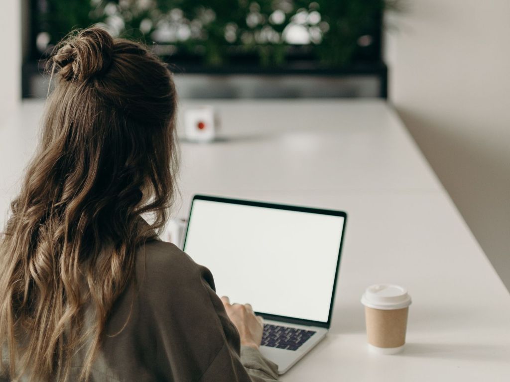 Al via 'Digital Women': 10 corsi gratuiti per aumentare le competenze ...