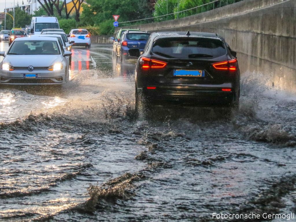 Pioggia, temporali forti in arrivo: allerta arancione a Firenze