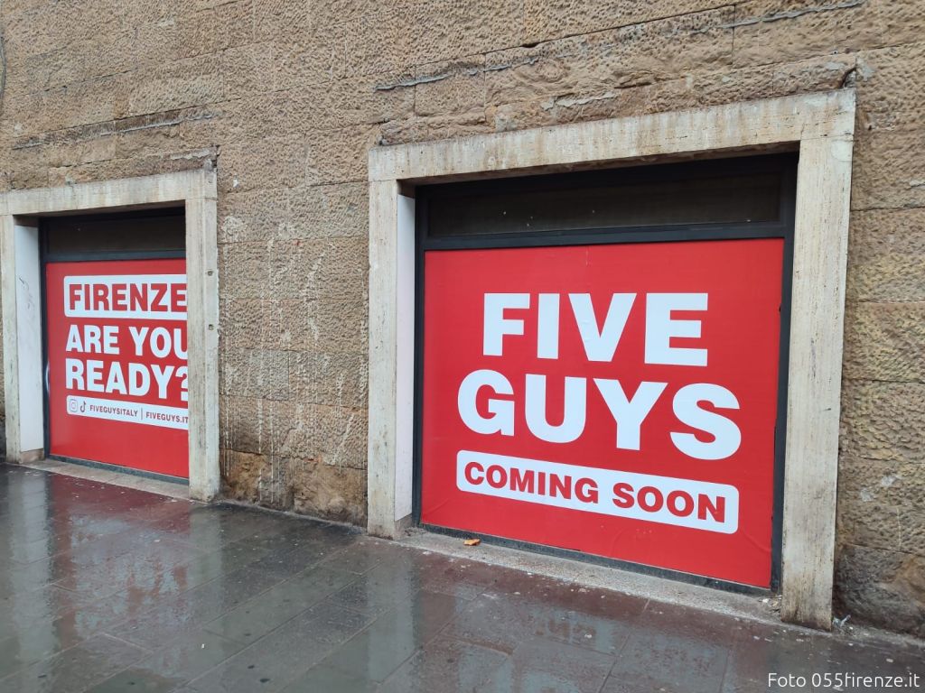 Five Guys arriva in Toscana, a breve l'apertura ai Gigli. Cartelli alla ...