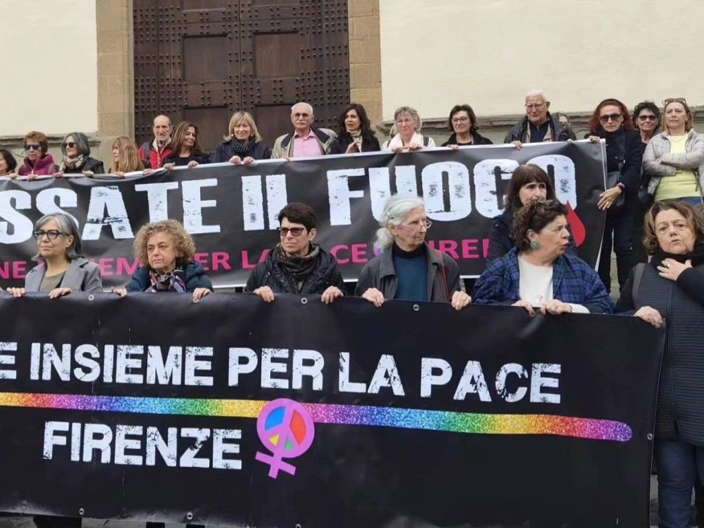 Flash mob in piazza Sant'Ambrogio per il cessate in fuoco a Gaza ...
