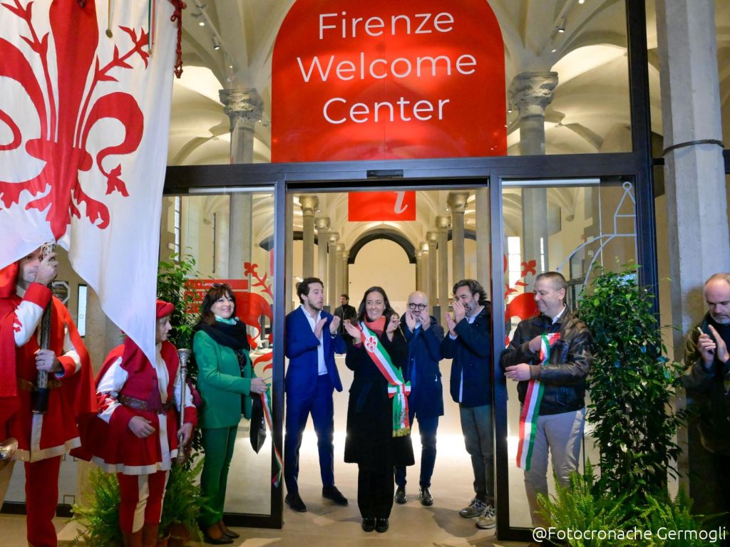 Turismo, inaugurato in piazza Stazione il 'Firenze Welcome Center'