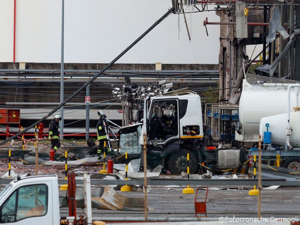 Esplosione deposito Eni Calenzano, trovato il corpo dell'ultimo ...