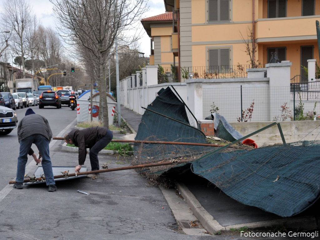 Forti raffiche di vento in arrivo e scatta l'allerta: codice giallo a Firenze e nel fiorentino