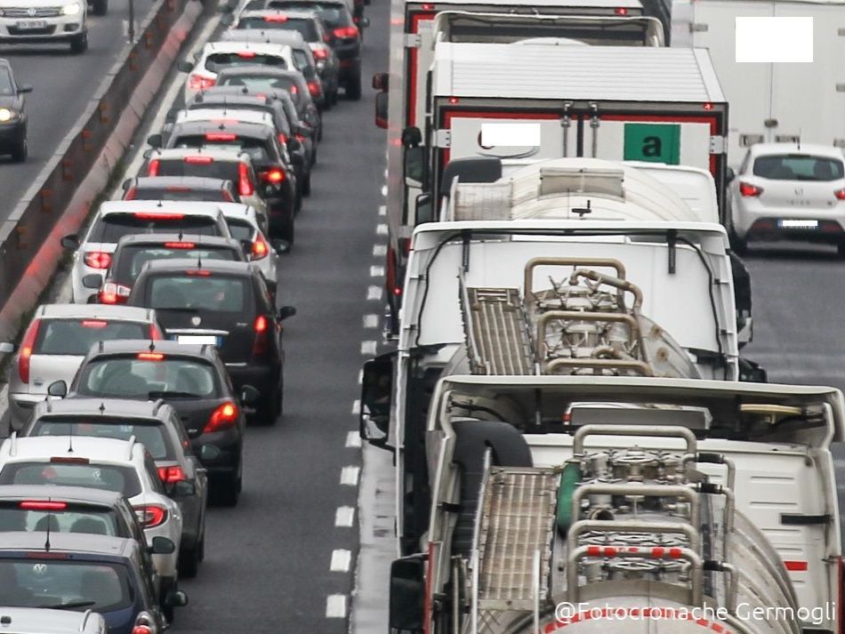 A1, incidente fra 3 auto nel fiorentino: lunghe code