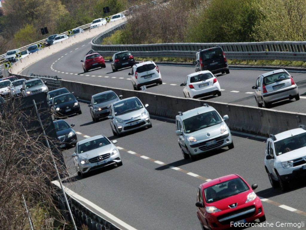 Incidente sulla Fi-Pi-Li, tamponamento tra più veicoli nel fiorentino: lunghe code