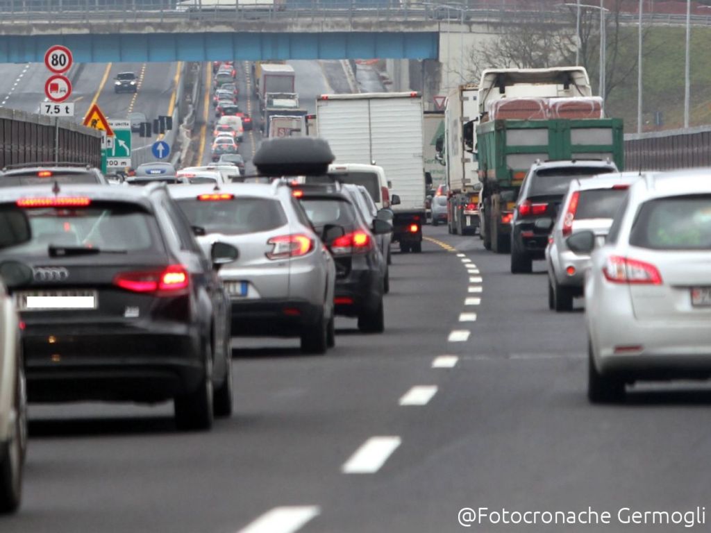 A1, incidente e poi veicolo in avaria: lunghe code nel tratto fiorentino
