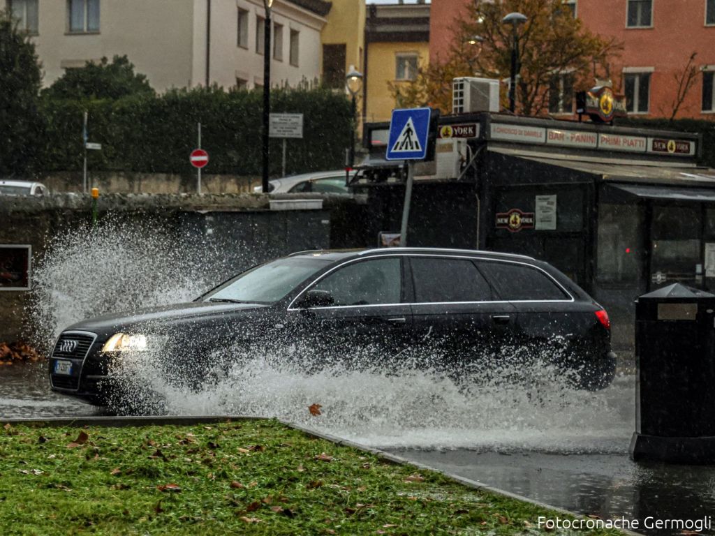 Pioggia e temporali, prolungata l'allerta meteo a Firenze. Codice arancione nel fiorentino