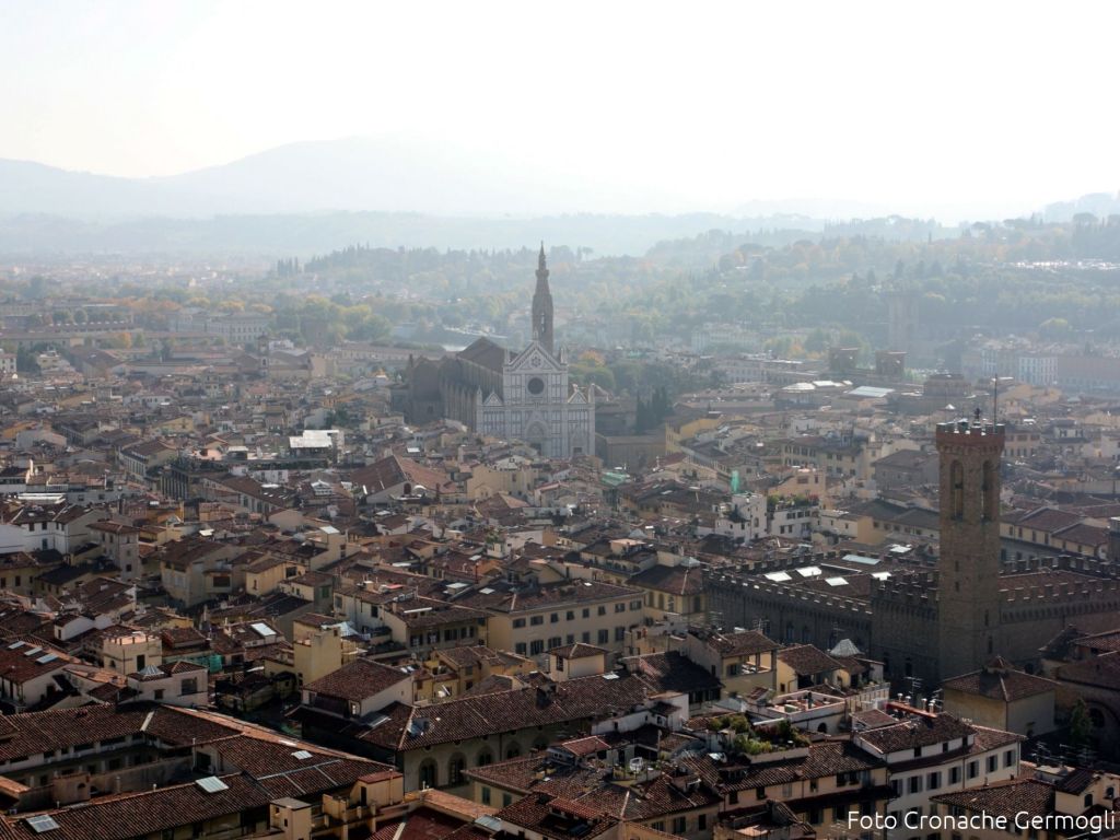 Lucarelli inaugura l’ottava edizione di 'Genius Loci' a Santa Croce