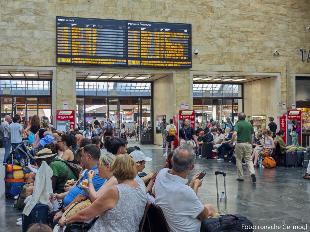 Treno fermo, forti ritardi sull'Alta Velocità Firenze–Bologna