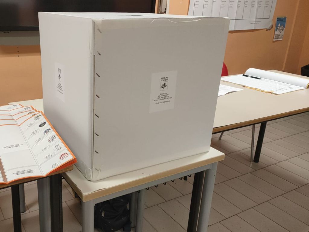 Elezioni Regionali 2025, seggi aperti in Toscana. Alle 23 affluenza al ...