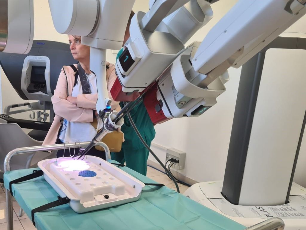 Careggi, arriva un nuovo robot chirurgico: una sola incisione e minori ...