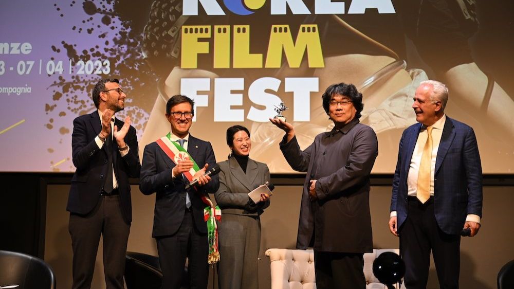 Il premio Oscar Bong Joon-ho a Firenze. 'Psycho e Ladri di Biciclette ...