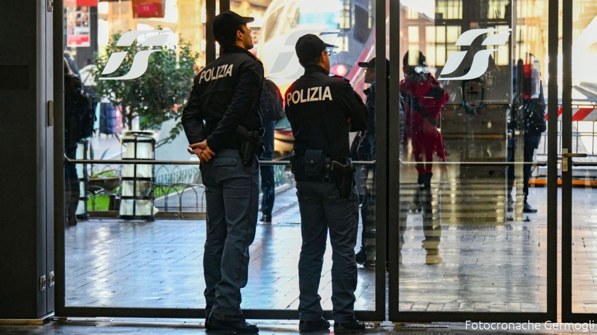Firenze, coppia di turisti perde il figlio sul treno: il 13enne ...