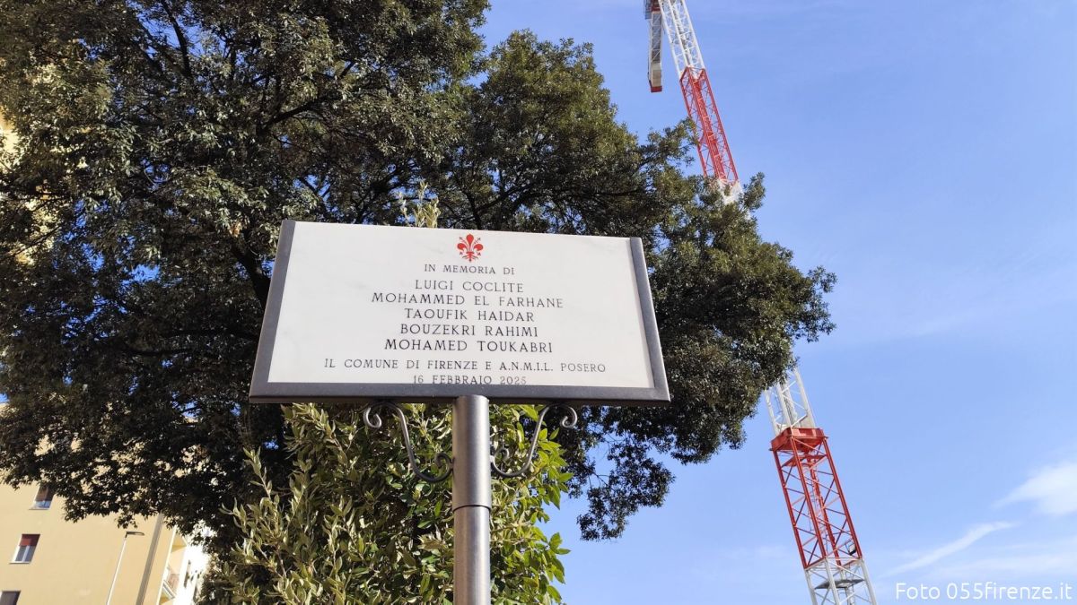 Firenze, un anno dal crollo di via Mariti: la targa fuori dal cantiere ...