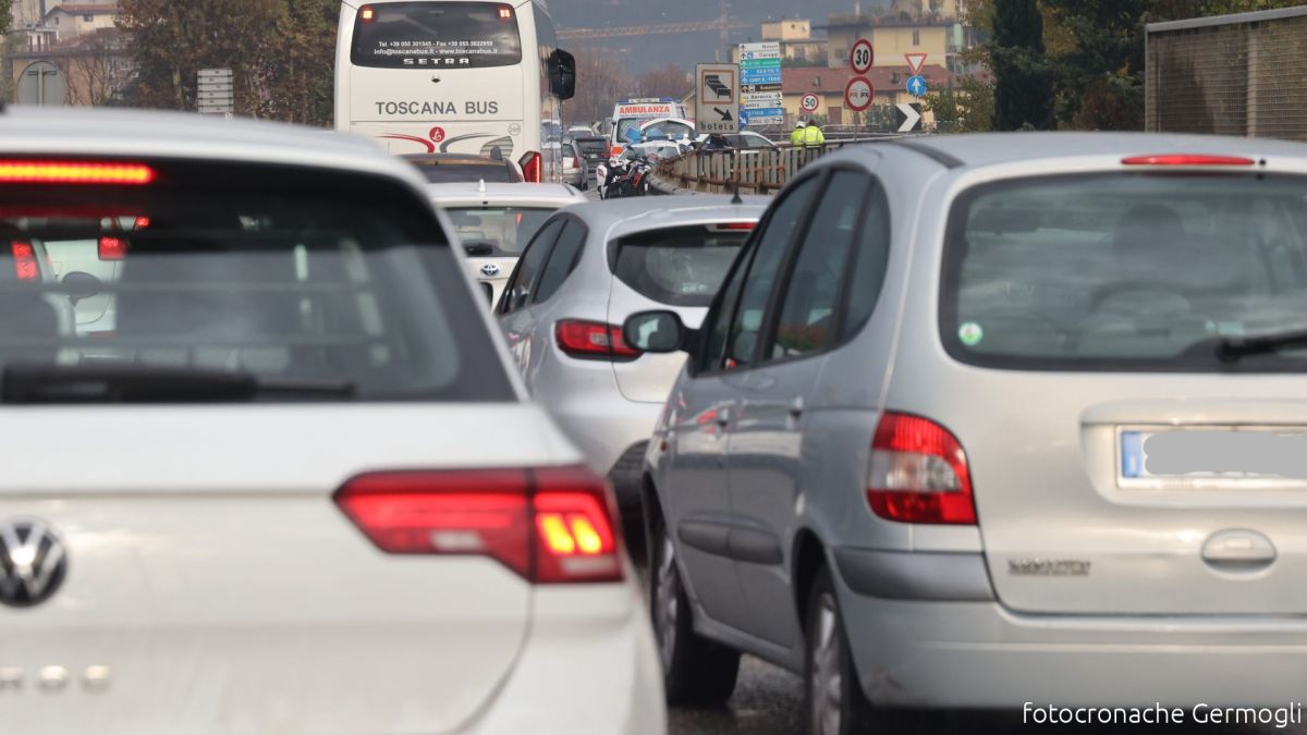 Firenze, mattinata difficile per il traffico: due incidenti e chiusura ...
