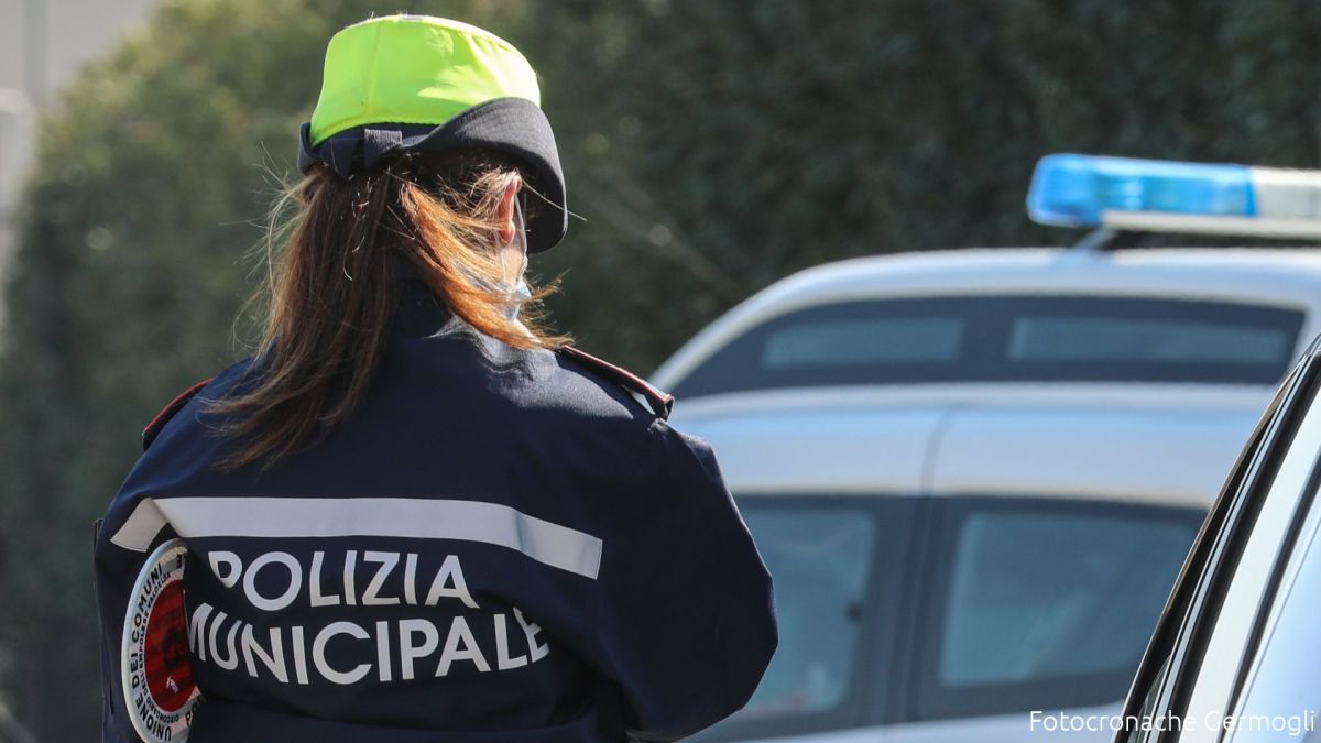 Vinci, scoperto a guidare senza patente (ritirata in precedenza): auto ...