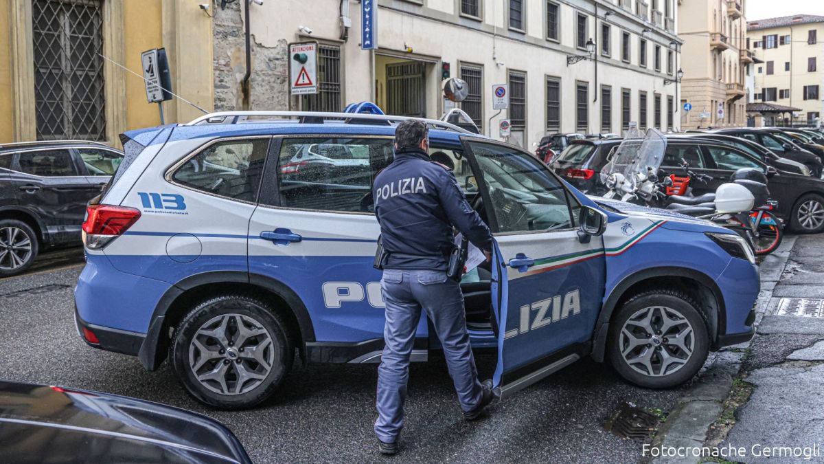 Firenze, 31enne accoltellato alla schiena