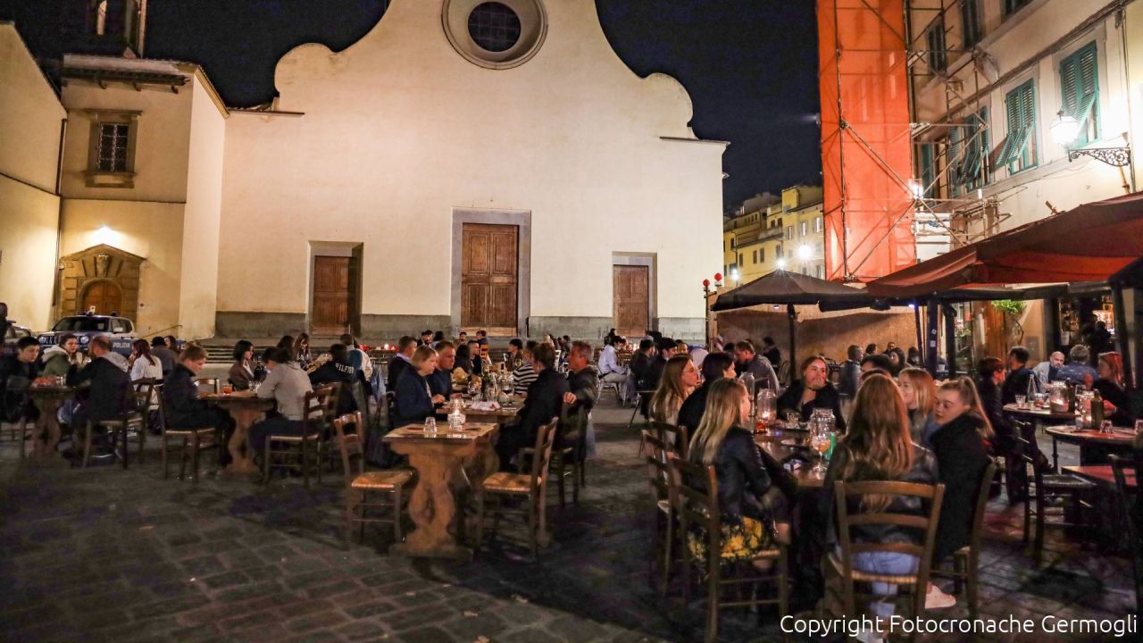 Firenze, i locali potranno tenere sedie e tavolini all’aperto per tutto ...