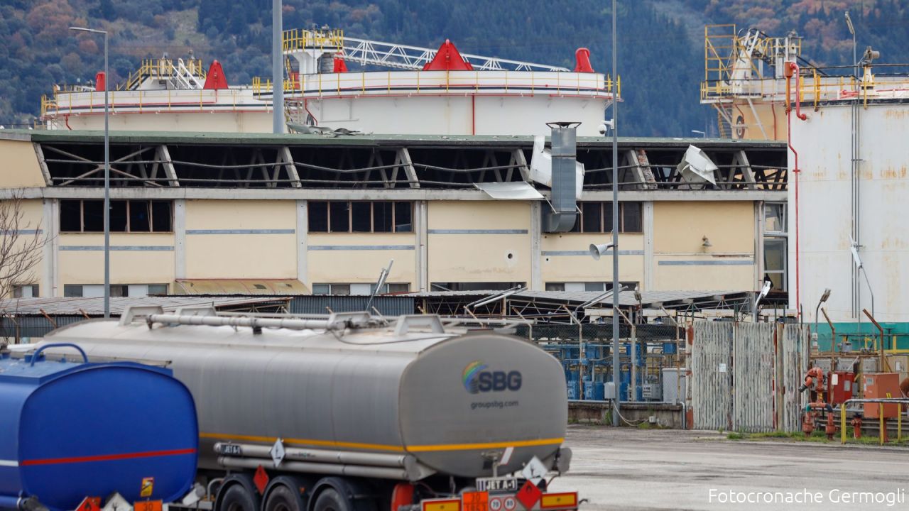 Esplosione e incendio in un deposito Eni a Calenzano: due persone ...