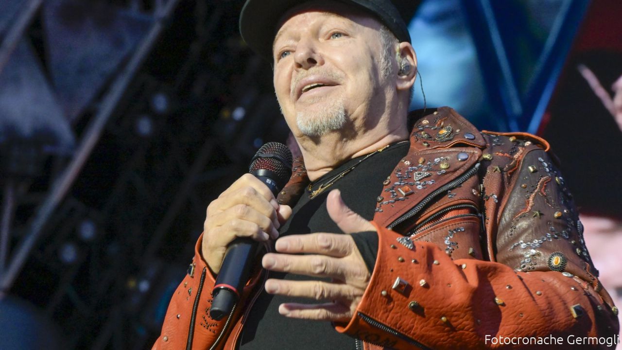 Vasco Rossi accende la Visarno Arena: 'Firenze, che serata magnifica'