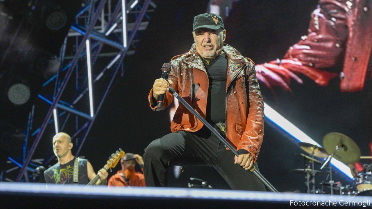 Vasco Rossi accende la Visarno Arena: 'Firenze, che serata magnifica'