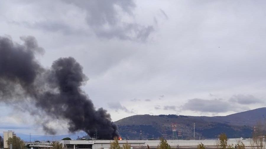 Esplosione e incendio in un deposito Eni a Calenzano: due persone ...