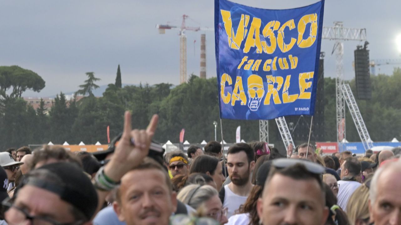 Vasco Rossi accende la Visarno Arena: 'Firenze, che serata magnifica'