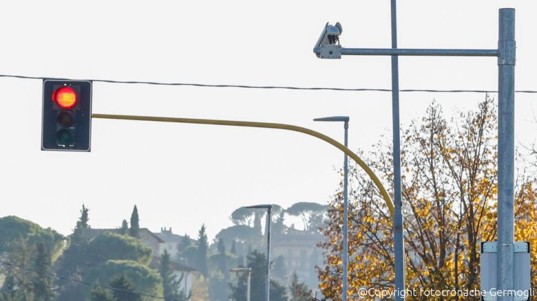 Prato, arriva un nuovo semaforo T-red