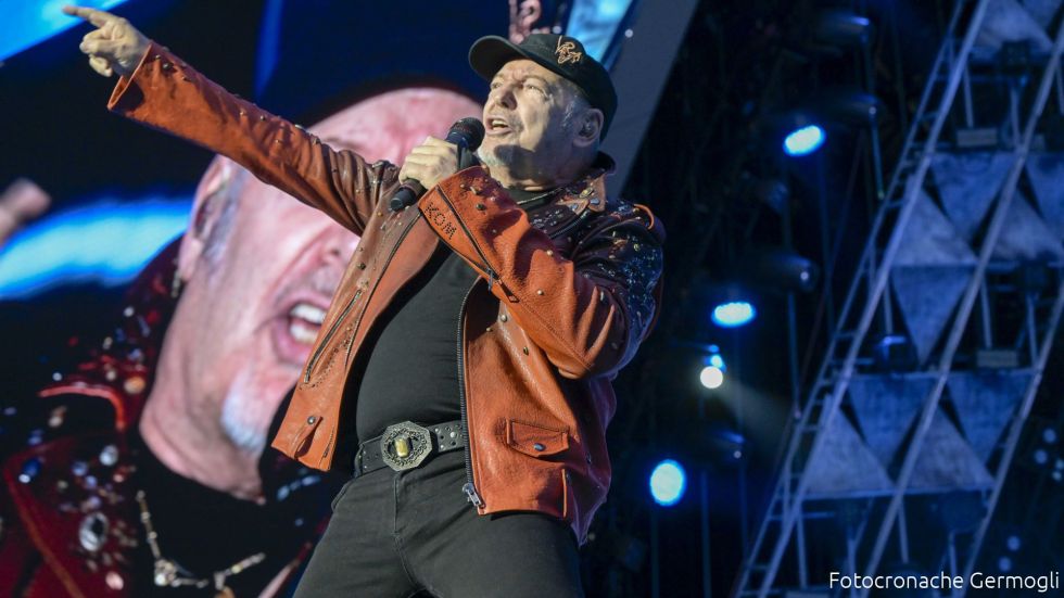 Vasco Rossi accende la Visarno Arena: 'Firenze, che serata magnifica'