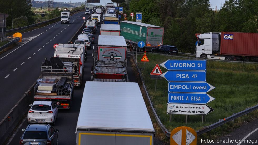 Incidente sulla Fi-Pi-Li, lunghe code nel fiorentino